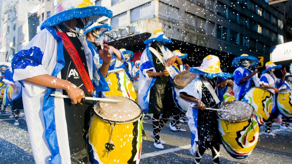 La fiesta de Momo – Revista Importa que lo sepas